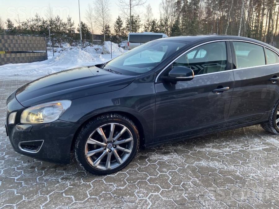 Pelēks Volvo S60 2012 Rīga, ar dzinēja tilpumu 2.40 L un nobraukumu 269 tūkst. km par 6250 €, foto 6 vietnē AUTOMOTO.COM.LV