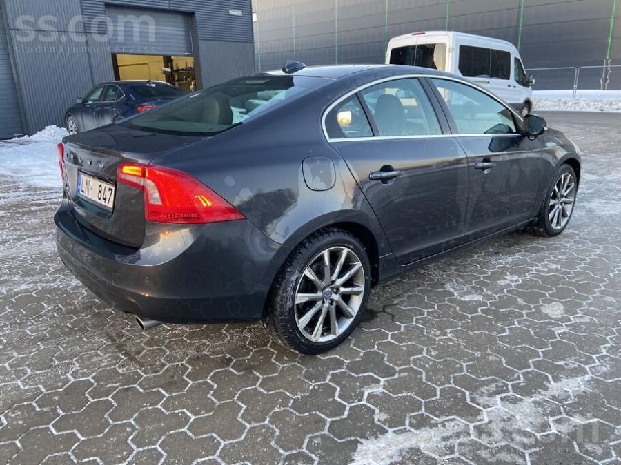 Pelēks Volvo S60 2012 Rīga, ar dzinēja tilpumu 2.40 L un nobraukumu 269 tūkst. km par 6250 €, foto 7 vietnē AUTOMOTO.COM.LV