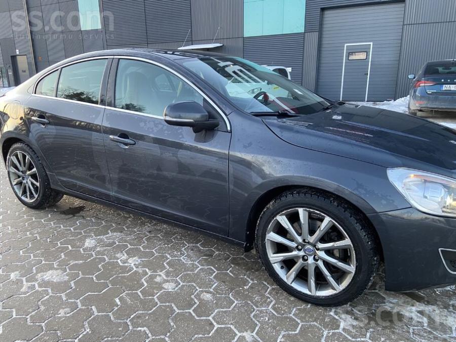 Pelēks Volvo S60 2012 Rīga, ar dzinēja tilpumu 2.40 L un nobraukumu 269 tūkst. km par 6250 €, foto 8 vietnē AUTOMOTO.COM.LV
