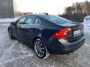 Pelēks Volvo S60 2012 Rīga, ar dzinēja tilpumu 2.40 L un nobraukumu 269 tūkst. km par 6250 €, foto 9 vietnē AUTOMOTO.COM.LV