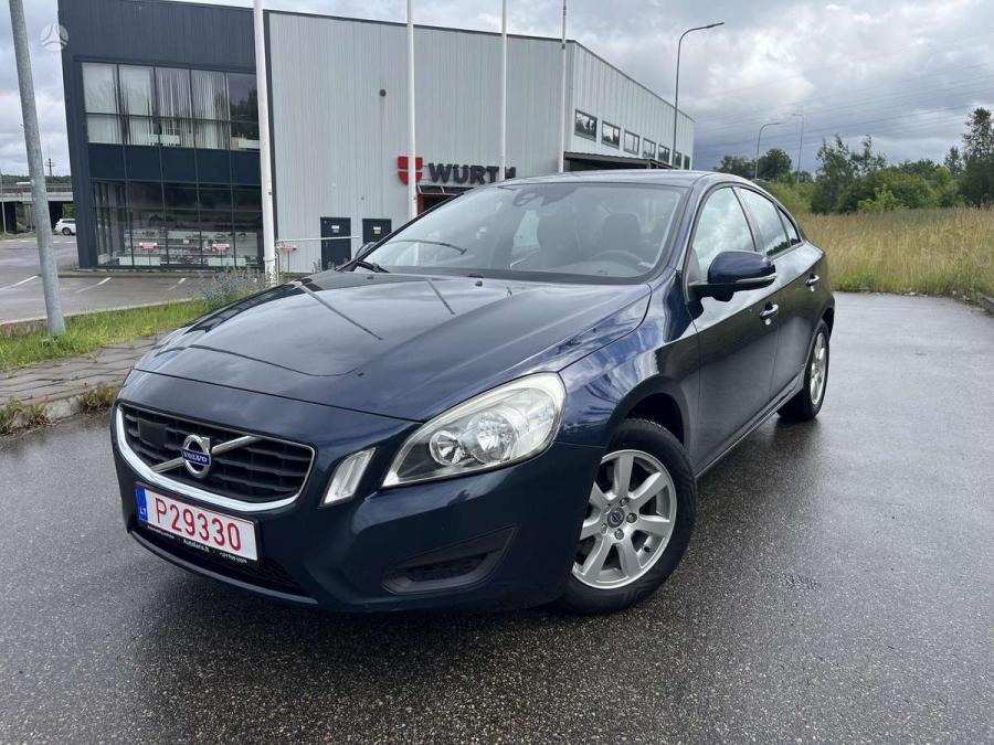 Grey Volvo S60 2012 in Vilnius, with an engine capacity of 1.60 L and mileage of 265 thousand km for 6200 €, photo 1 on AUTOMOTO.COM.LV