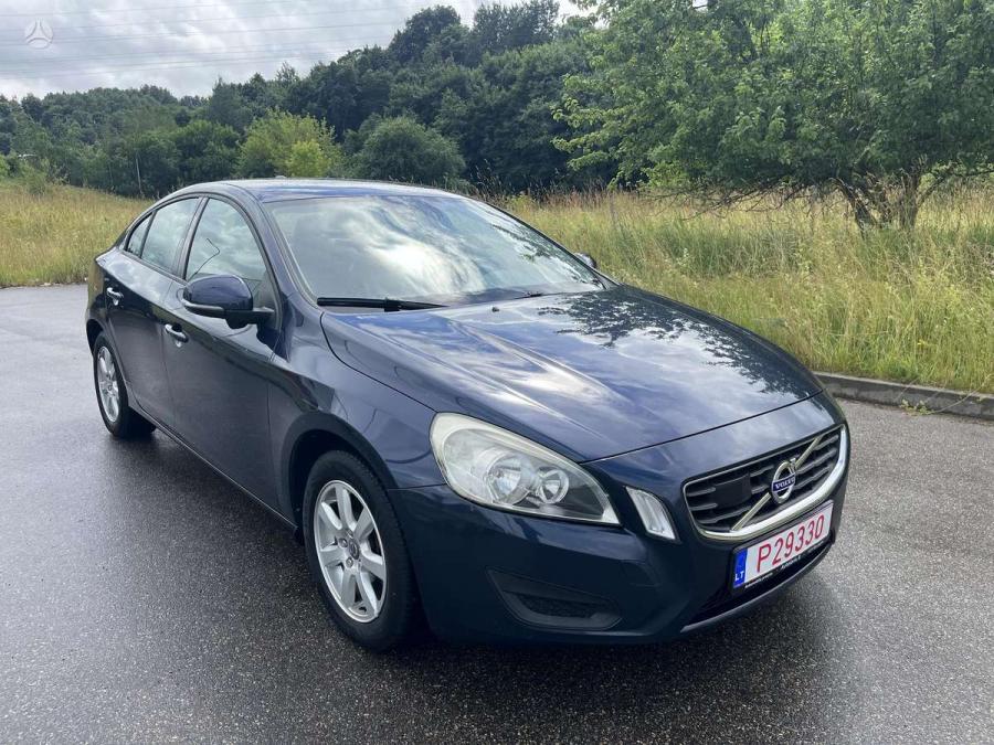 Grey Volvo S60 2012 in Vilnius, with an engine capacity of 1.60 L and mileage of 265 thousand km for 6200 €, photo 4 on AUTOMOTO.COM.LV