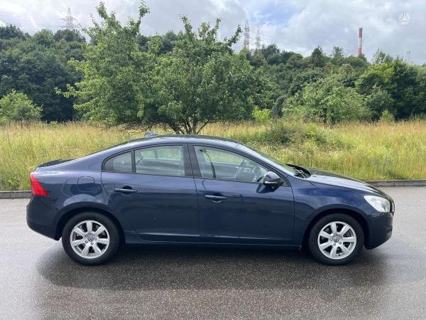 Grey Volvo S60 2012 in Vilnius, with an engine capacity of 1.60 L and mileage of 265 thousand km for 6200 €, photo 4 on AUTOMOTO.COM.LV