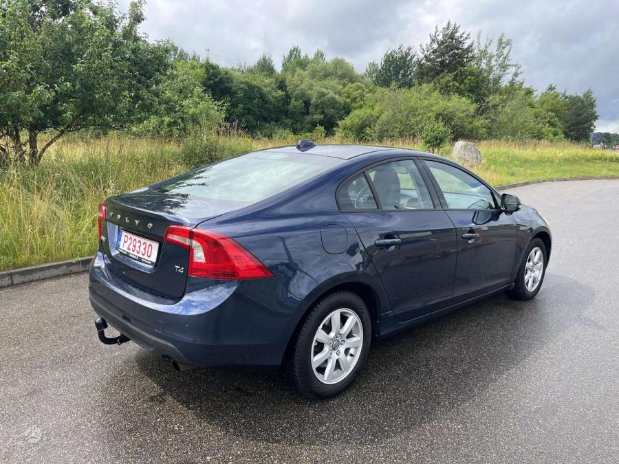 Grey Volvo S60 2012 in Vilnius, with an engine capacity of 1.60 L and mileage of 265 thousand km for 6200 €, photo 6 on AUTOMOTO.COM.LV