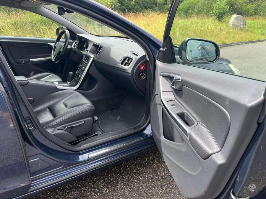 Grey Volvo S60 2012 in Vilnius, with an engine capacity of 1.60 L and mileage of 265 thousand km for 6200 €, photo 17 on AUTOMOTO.COM.LV