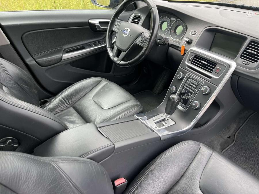 Grey Volvo S60 2012 in Vilnius, with an engine capacity of 1.60 L and mileage of 265 thousand km for 6200 €, photo 19 on AUTOMOTO.COM.LV