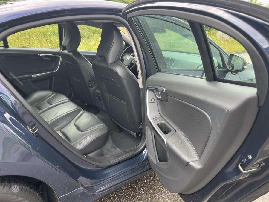 Grey Volvo S60 2012 in Vilnius, with an engine capacity of 1.60 L and mileage of 265 thousand km for 6200 €, photo 20 on AUTOMOTO.COM.LV