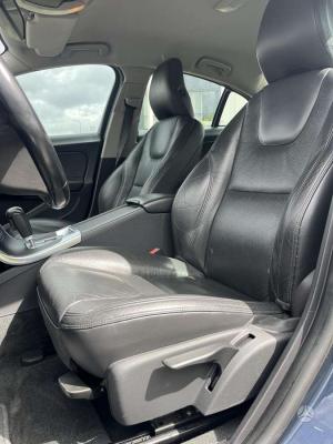 Grey Volvo S60 2012 in Vilnius, with an engine capacity of 1.60 L and mileage of 265 thousand km for 6200 €, photo 28 on AUTOMOTO.COM.LV