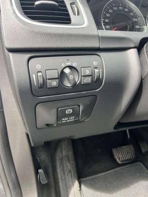 Grey Volvo S60 2012 in Vilnius, with an engine capacity of 1.60 L and mileage of 265 thousand km for 6200 €, photo 29 on AUTOMOTO.COM.LV