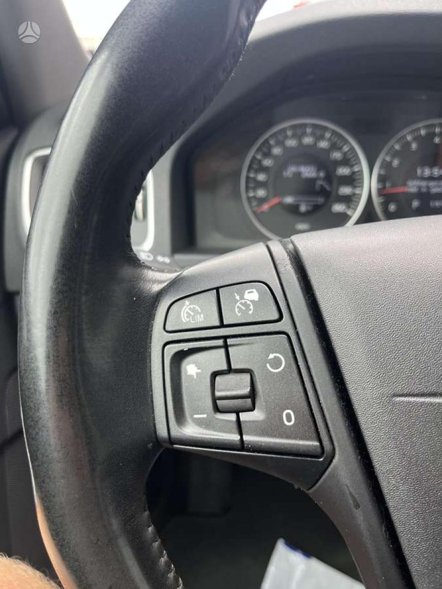 Grey Volvo S60 2012 in Vilnius, with an engine capacity of 1.60 L and mileage of 265 thousand km for 6200 €, photo 32 on AUTOMOTO.COM.LV