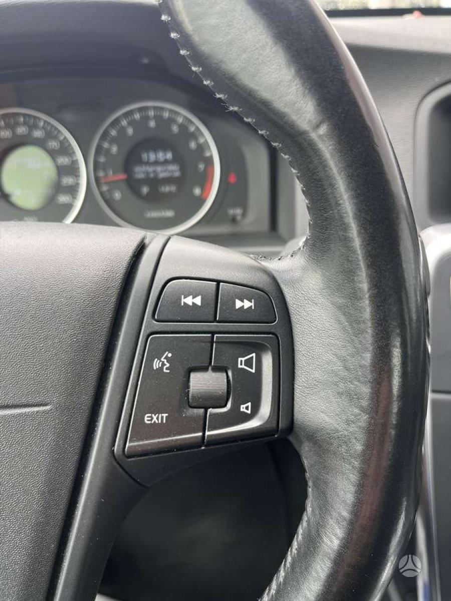 Grey Volvo S60 2012 in Vilnius, with an engine capacity of 1.60 L and mileage of 265 thousand km for 6200 €, photo 33 on AUTOMOTO.COM.LV