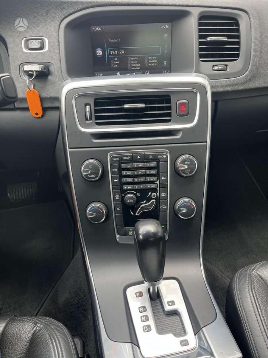 Grey Volvo S60 2012 in Vilnius, with an engine capacity of 1.60 L and mileage of 265 thousand km for 6200 €, photo 34 on AUTOMOTO.COM.LV