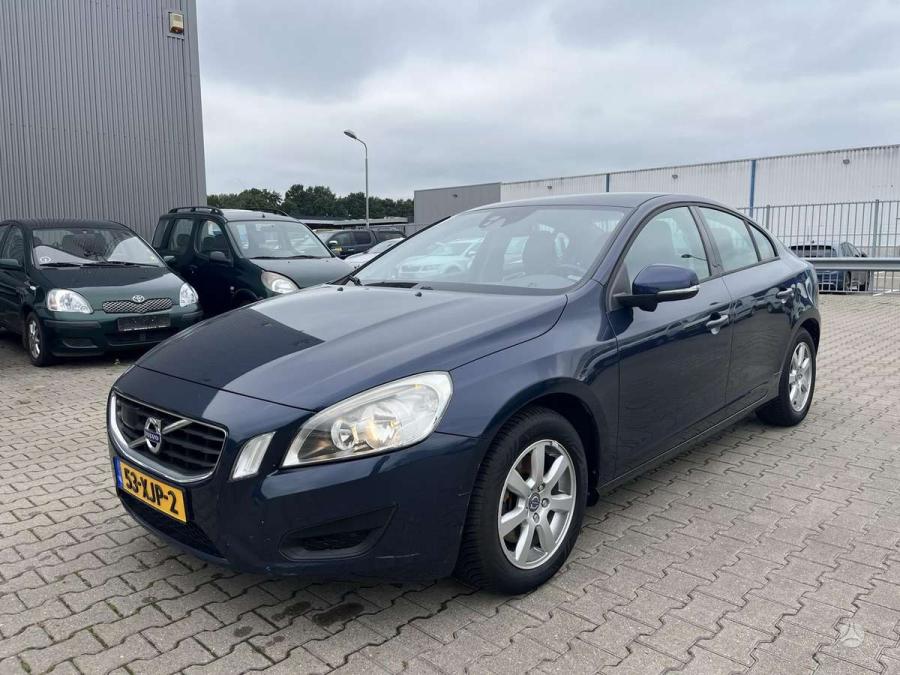 Grey Volvo S60 2012 in Vilnius, with an engine capacity of 1.60 L and mileage of 265 thousand km for 6200 €, photo 45 on AUTOMOTO.COM.LV