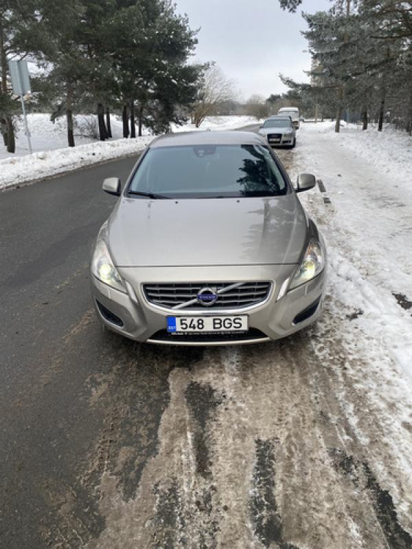 Grey Volvo S60 2012 in Tallinn, with an engine capacity of 1.60 L and mileage of 167 thousand km for 7000 €, photo 1 on AUTOMOTO.COM.LV