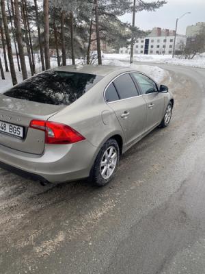 Pelēks Volvo S60 2012 Tallina, ar dzinēja tilpumu 1.60 L un nobraukumu 167 tūkst. km par 7000 €, foto 4 vietnē AUTOMOTO.COM.LV