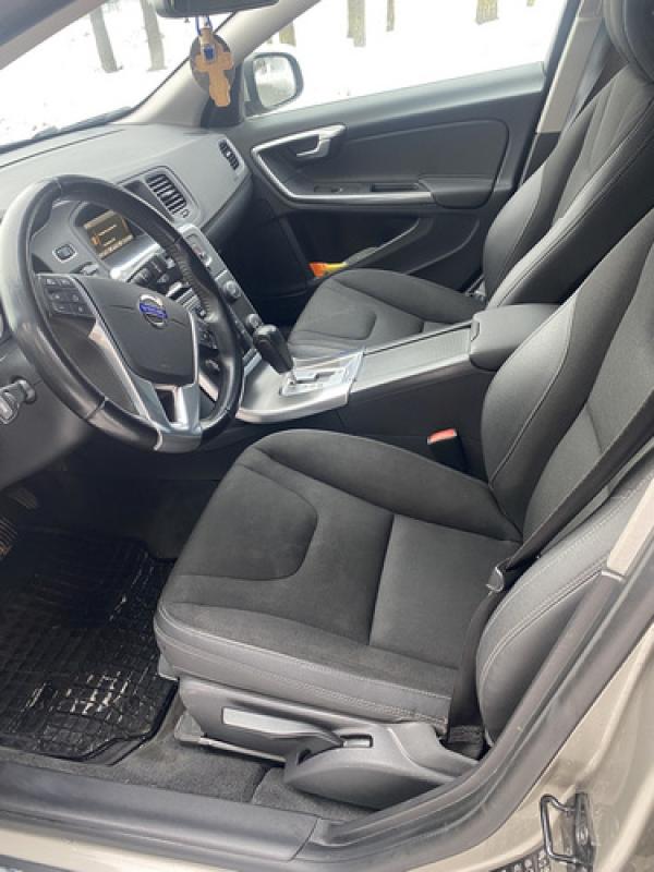 Grey Volvo S60 2012 in Tallinn, with an engine capacity of 1.60 L and mileage of 167 thousand km for 7000 €, photo 4 on AUTOMOTO.COM.LV