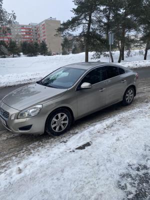 Pelēks Volvo S60 2012 Tallina, ar dzinēja tilpumu 1.60 L un nobraukumu 167 tūkst. km par 7000 €, foto 7 vietnē AUTOMOTO.COM.LV