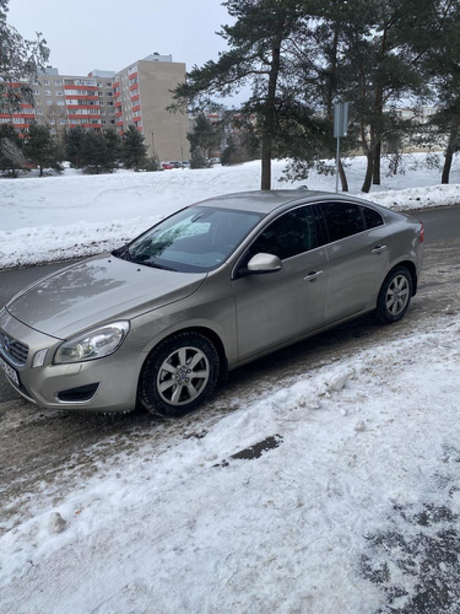 Pelēks Volvo S60 2012 Tallina, ar dzinēja tilpumu 1.60 L un nobraukumu 167 tūkst. km par 7000 €, foto 7 vietnē AUTOMOTO.COM.LV
