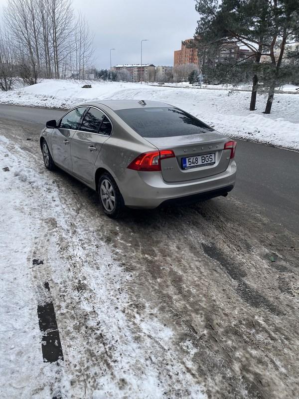 Grey Volvo S60 2012 in Tallinn, with an engine capacity of 1.60 L and mileage of 167 thousand km for 7000 €, photo 8 on AUTOMOTO.COM.LV