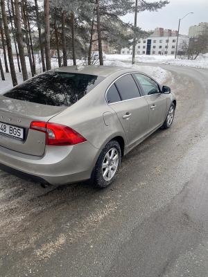 Pelēks Volvo S60 2012 Tallina, ar dzinēja tilpumu 1.60 L un nobraukumu 167 tūkst. km par 7000 €, foto 10 vietnē AUTOMOTO.COM.LV