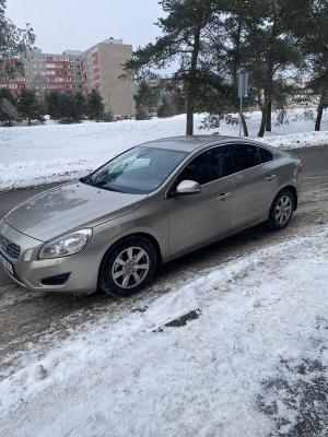Pelēks Volvo S60 2012 Tallina, ar dzinēja tilpumu 1.60 L un nobraukumu 167 tūkst. km par 7000 €, foto 13 vietnē AUTOMOTO.COM.LV