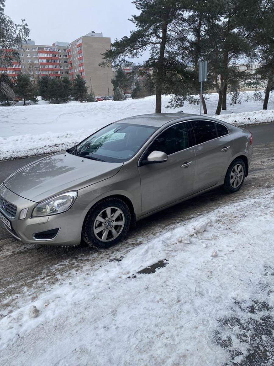 Pelēks Volvo S60 2012 Tallina, ar dzinēja tilpumu 1.60 L un nobraukumu 167 tūkst. km par 7000 €, foto 13 vietnē AUTOMOTO.COM.LV