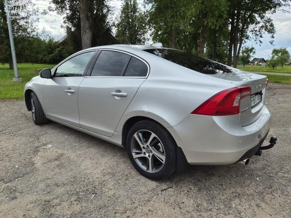 Pelēks Volvo S60 2012 Širvintos, ar dzinēja tilpumu 2.50 L un nobraukumu 266 tūkst. km par 5490 €, foto 3 vietnē AUTOMOTO.COM.LV
