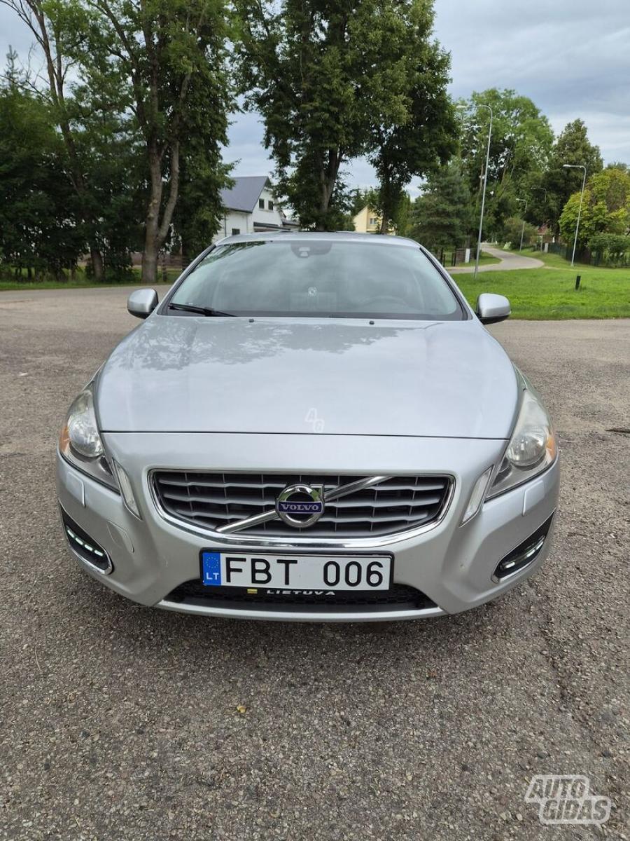 Pelēks Volvo S60 2012 Širvintos, ar dzinēja tilpumu 2.50 L un nobraukumu 266 tūkst. km par 5490 €, foto 6 vietnē AUTOMOTO.COM.LV