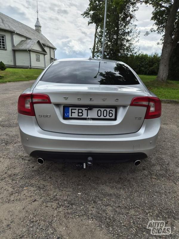 Pelēks Volvo S60 2012 Širvintos, ar dzinēja tilpumu 2.50 L un nobraukumu 266 tūkst. km par 5490 €, foto 6 vietnē AUTOMOTO.COM.LV