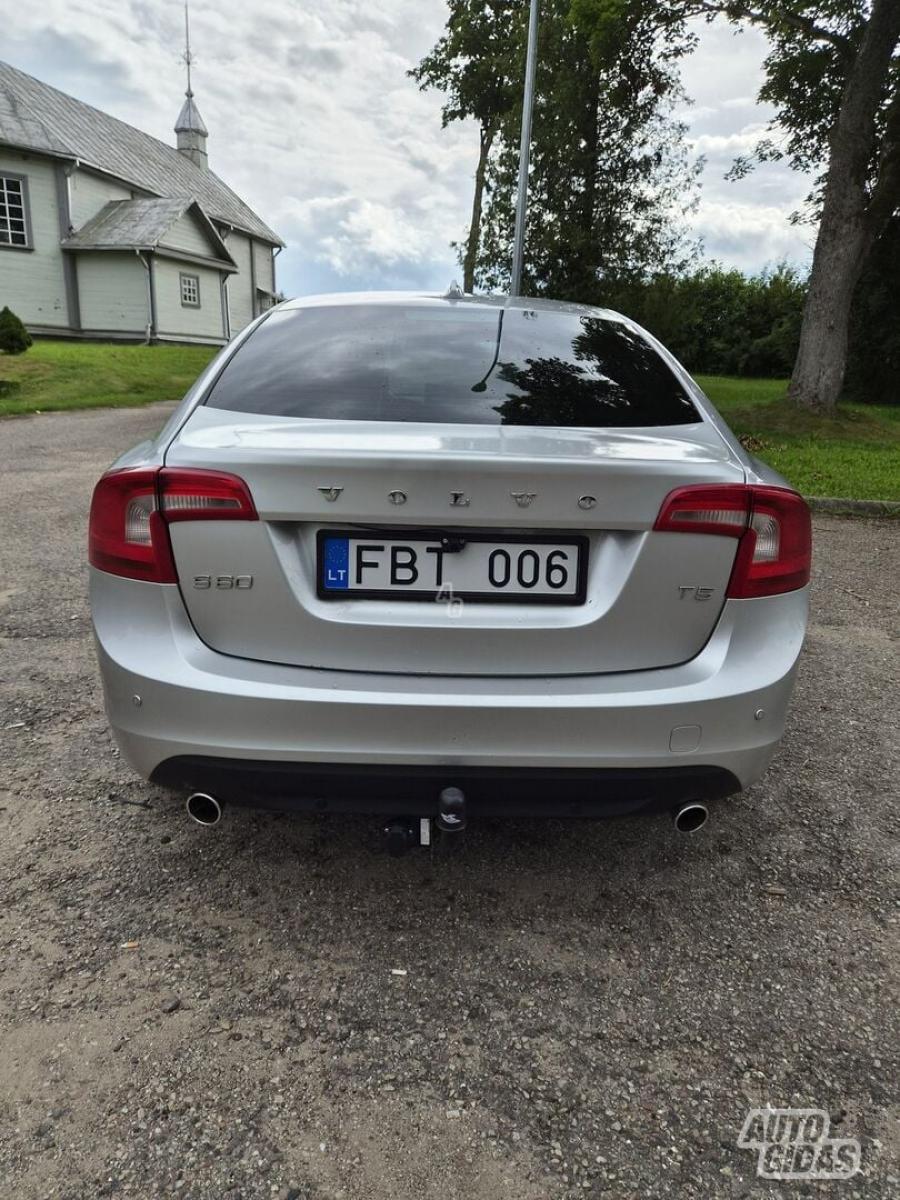 Pelēks Volvo S60 2012 Širvintos, ar dzinēja tilpumu 2.50 L un nobraukumu 266 tūkst. km par 5490 €, foto 7 vietnē AUTOMOTO.COM.LV