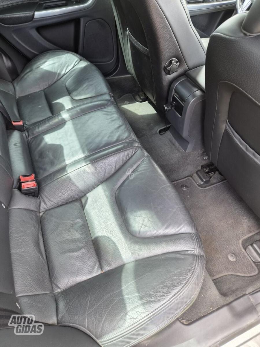 Pelēks Volvo S60 2012 Širvintos, ar dzinēja tilpumu 2.50 L un nobraukumu 266 tūkst. km par 5490 €, foto 9 vietnē AUTOMOTO.COM.LV