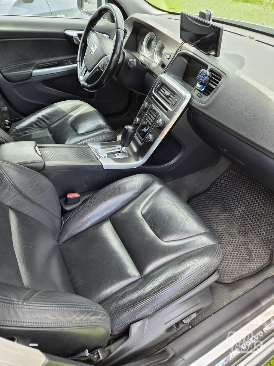 Pelēks Volvo S60 2012 Širvintos, ar dzinēja tilpumu 2.50 L un nobraukumu 266 tūkst. km par 5490 €, foto 10 vietnē AUTOMOTO.COM.LV