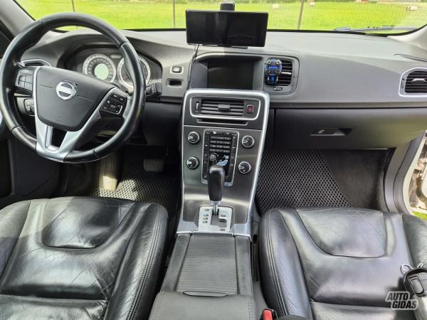 Pelēks Volvo S60 2012 Širvintos, ar dzinēja tilpumu 2.50 L un nobraukumu 266 tūkst. km par 5490 €, foto 10 vietnē AUTOMOTO.COM.LV