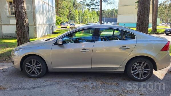 Pelēks Volvo S60 2012 Rīga, ar dzinēja tilpumu 2.00 L un nobraukumu 220 tūkst. km par 4900 €, foto 2 vietnē AUTOMOTO.COM.LV