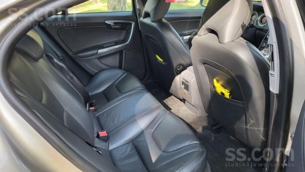Pelēks Volvo S60 2012 Rīga, ar dzinēja tilpumu 2.00 L un nobraukumu 220 tūkst. km par 4900 €, foto 6 vietnē AUTOMOTO.COM.LV