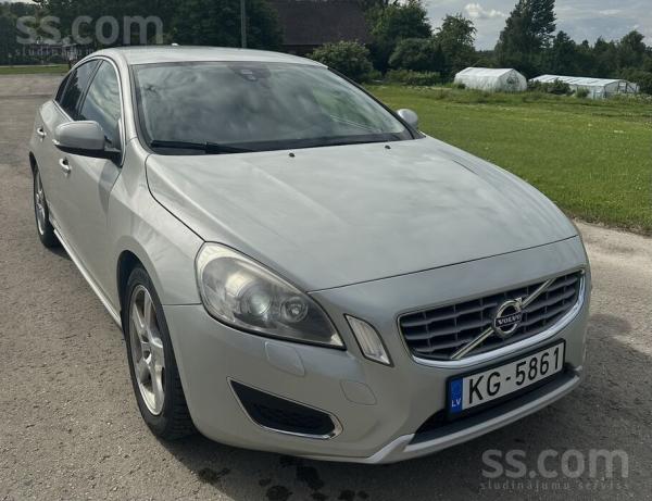 Pelēks Volvo S60 2012 Aizkraukle, ar dzinēja tilpumu 2.00 L un nobraukumu 225 tūkst. km par 5300 €, foto 2 vietnē AUTOMOTO.COM.LV