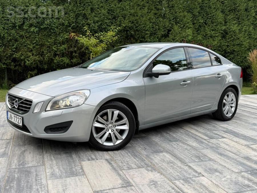 Grey Volvo S60 2012 in Riga, with an engine capacity of 2.00 L and mileage of 345 thousand km for 6650 €, photo 1 on AUTOMOTO.COM.LV