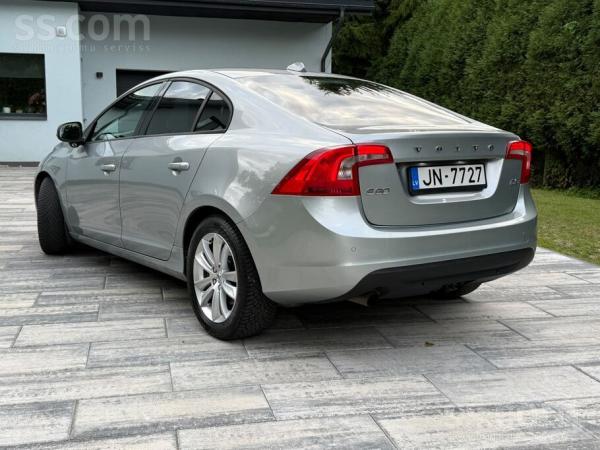 Pelēks Volvo S60 2012 Rīga, ar dzinēja tilpumu 2.00 L un nobraukumu 345 tūkst. km par 6650 €, foto 2 vietnē AUTOMOTO.COM.LV
