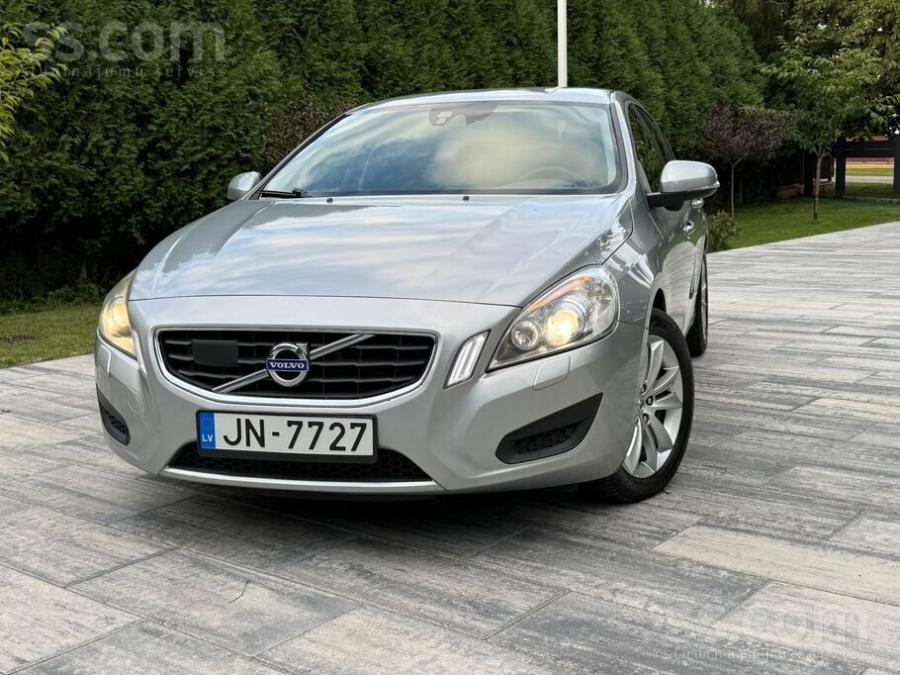 Grey Volvo S60 2012 in Riga, with an engine capacity of 2.00 L and mileage of 345 thousand km for 6650 €, photo 4 on AUTOMOTO.COM.LV