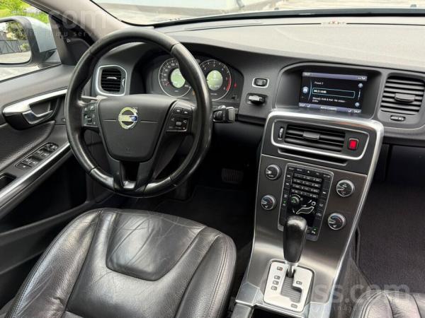 Pelēks Volvo S60 2012 Rīga, ar dzinēja tilpumu 2.00 L un nobraukumu 345 tūkst. km par 6650 €, foto 6 vietnē AUTOMOTO.COM.LV