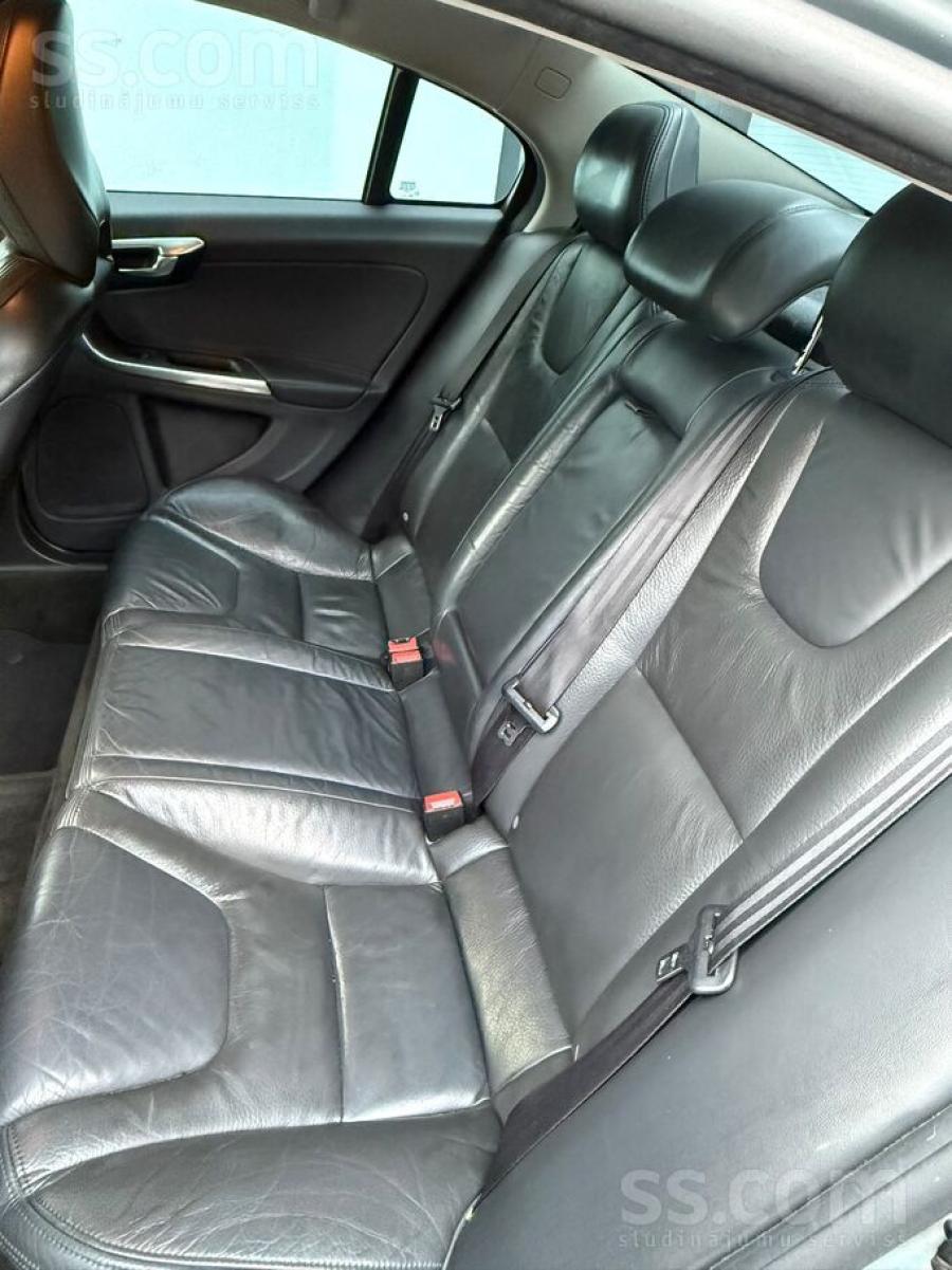 Grey Volvo S60 2012 in Riga, with an engine capacity of 2.00 L and mileage of 345 thousand km for 6650 €, photo 8 on AUTOMOTO.COM.LV