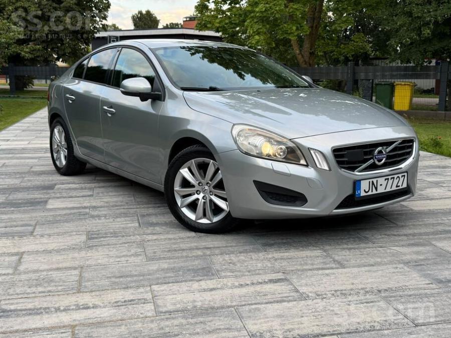 Grey Volvo S60 2012 in Riga, with an engine capacity of 2.00 L and mileage of 345 thousand km for 6650 €, photo 9 on AUTOMOTO.COM.LV