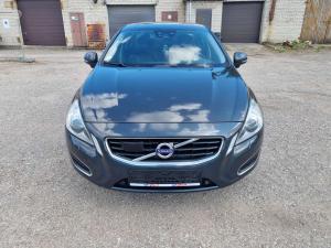 Grey Volvo S60 2012 in Pakruojis, with an engine capacity of 1.98 L and mileage of 264 thousand km for 6350 €, photo 3 on AUTOMOTO.COM.LV