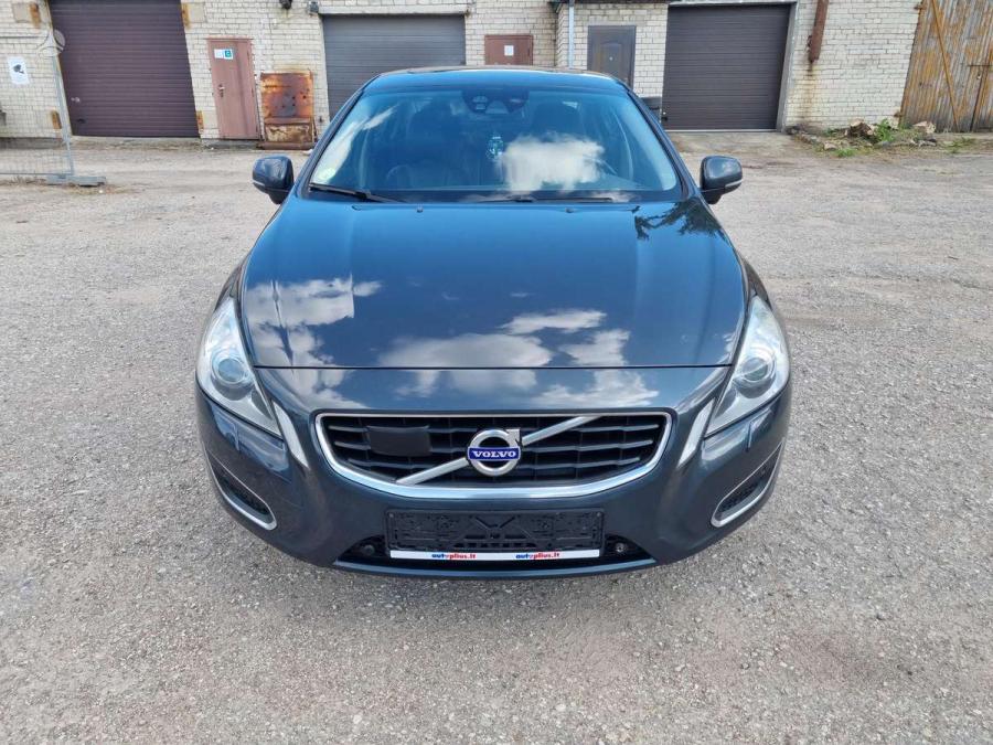 Grey Volvo S60 2012 in Pakruojis, with an engine capacity of 1.98 L and mileage of 264 thousand km for 6350 €, photo 3 on AUTOMOTO.COM.LV