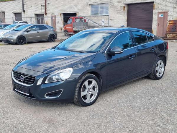 Grey Volvo S60 2012 in Pakruojis, with an engine capacity of 1.98 L and mileage of 264 thousand km for 6350 €, photo 3 on AUTOMOTO.COM.LV