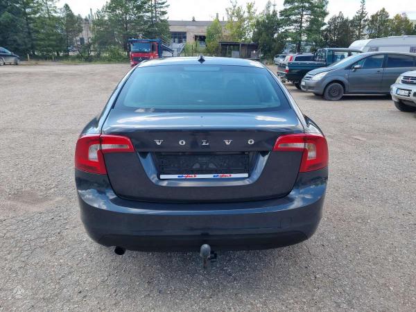 Grey Volvo S60 2012 in Pakruojis, with an engine capacity of 1.98 L and mileage of 264 thousand km for 6350 €, photo 5 on AUTOMOTO.COM.LV