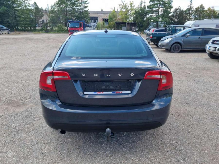 Grey Volvo S60 2012 in Pakruojis, with an engine capacity of 1.98 L and mileage of 264 thousand km for 6350 €, photo 6 on AUTOMOTO.COM.LV