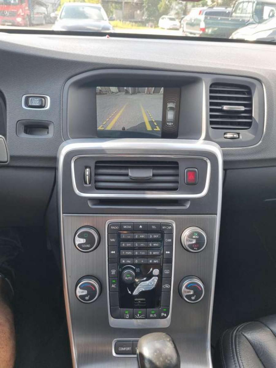 Grey Volvo S60 2012 in Pakruojis, with an engine capacity of 1.98 L and mileage of 264 thousand km for 6350 €, photo 12 on AUTOMOTO.COM.LV