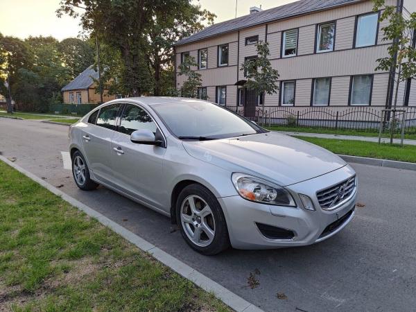 Volvo S60 2012 in Kaunas on AUTOMOTO.COM.LV Grey Volvo S60 2012 in Kaunas, with an engine capacity of 2.50 L and mileage of 270 thousand km for 4400 €, photo 3 on AUTOMOTO.COM.LV