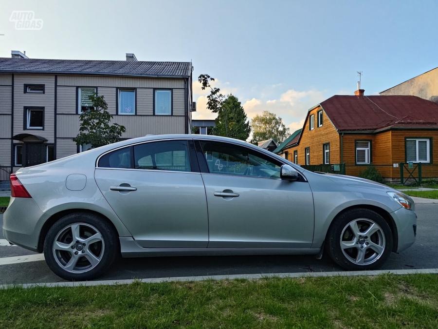 Grey Volvo S60 2012 in Kaunas, with an engine capacity of 2.50 L and mileage of 270 thousand km for 4400 €, photo 7 on AUTOMOTO.COM.LV